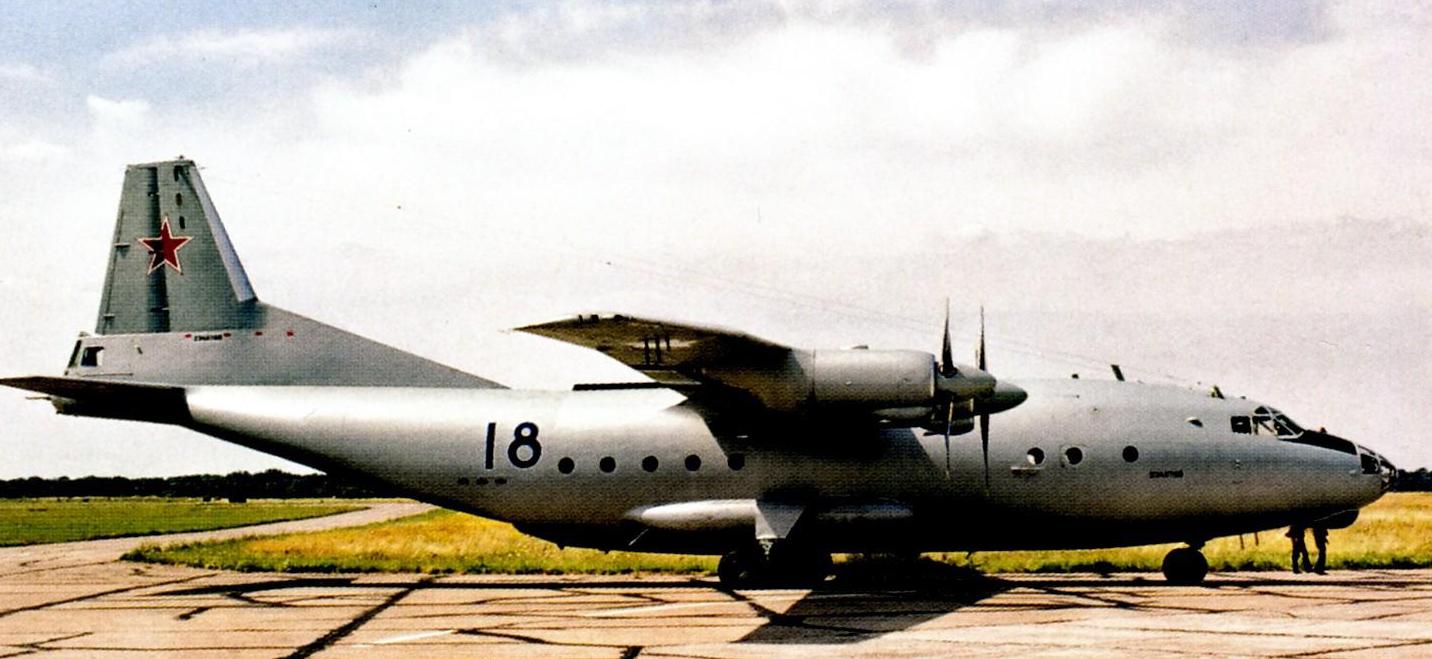 Ан-12Б из 16-й Воздушной армии, снимок сделан в начале 1990-х годов в ...