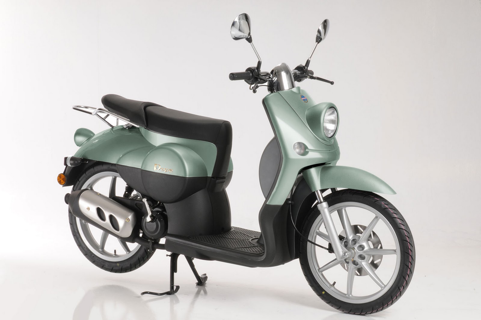 Motorcycle Pictures: Benelli Pepe 50 Classic - 2011