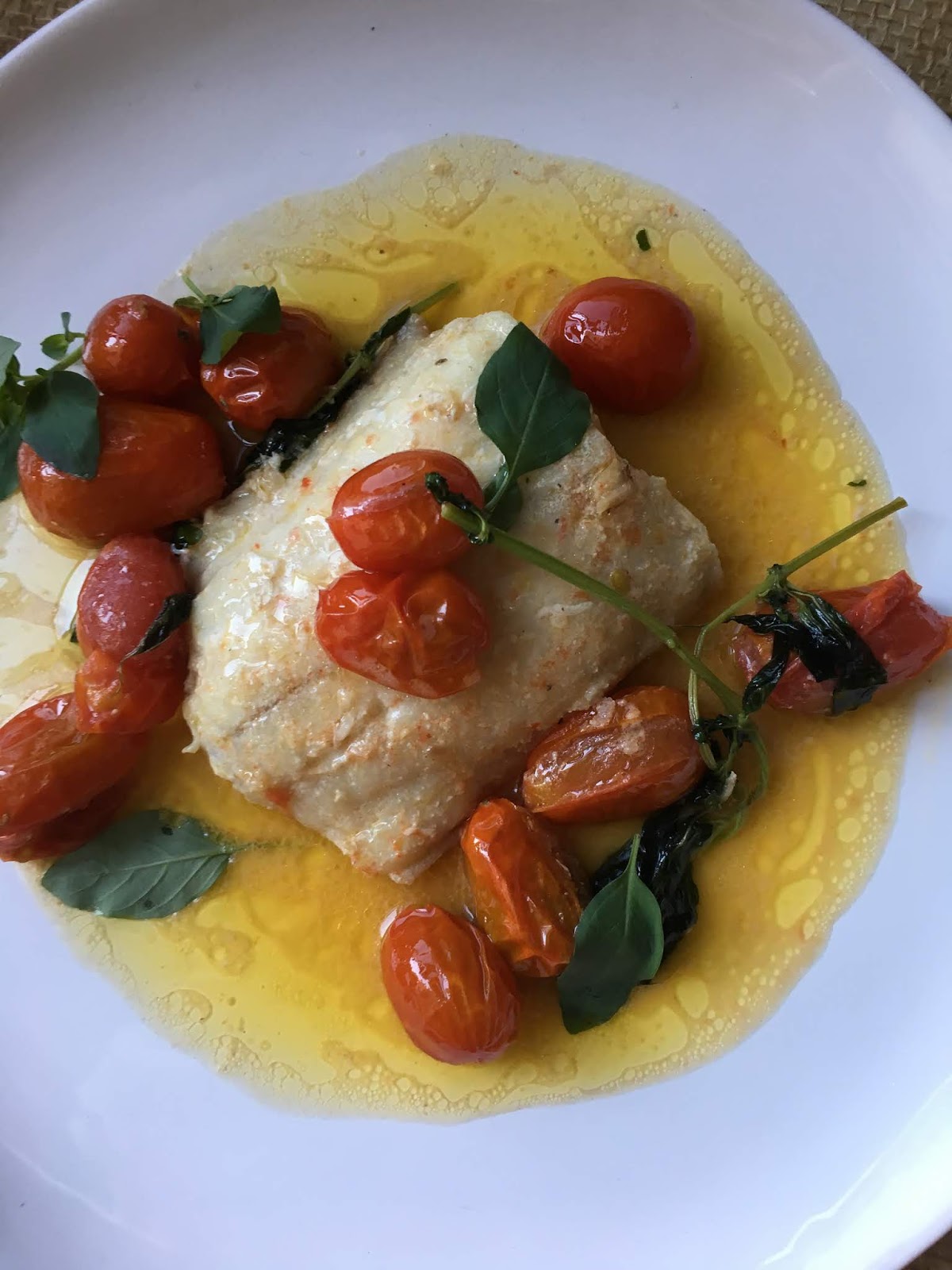 Comidas & Rumos: FILÉ DE ROBALO COM TOMATES E MENJERICÃO