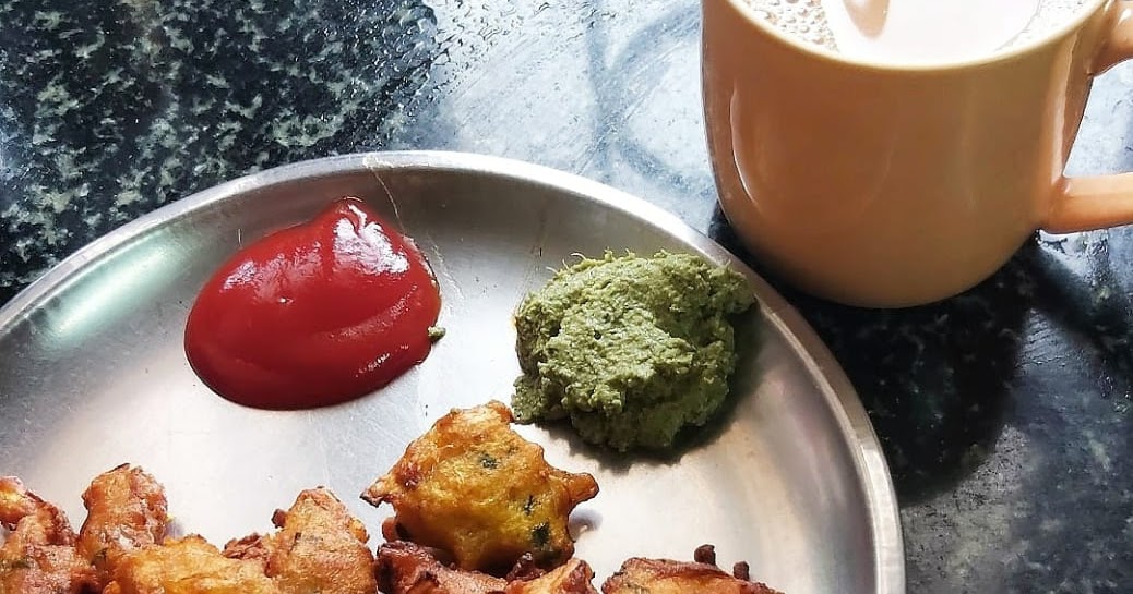 KANDA BHAJI/ PYAAZ KE PAKODE/ ONION FRITTERS
