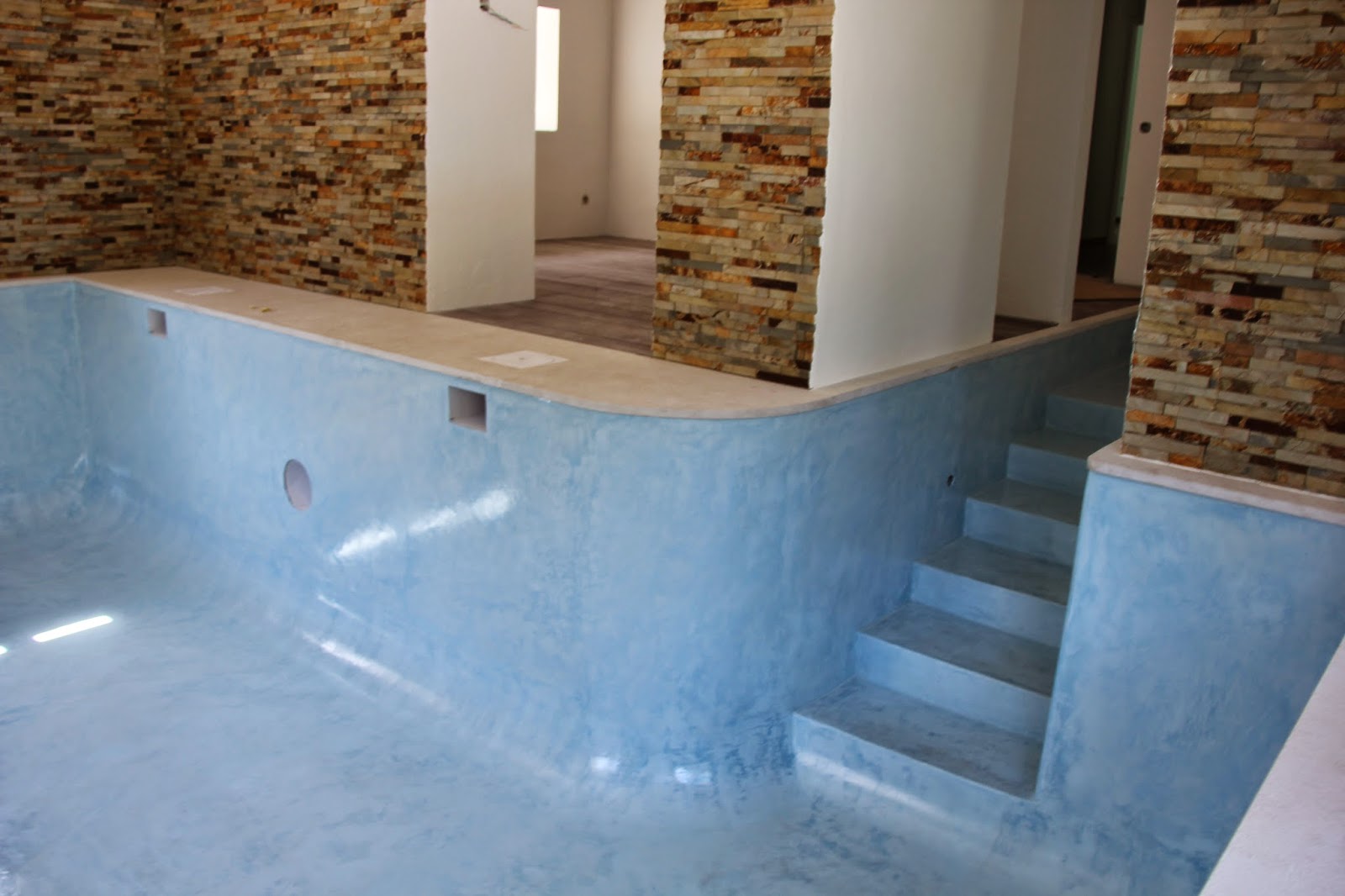 TODO EN MICROCEMENTO /ALL IN MICROCEMENT: PISCINAS /SWIMMING POOLS