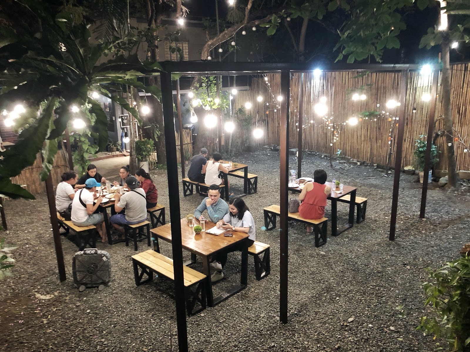 GARLIC KITCHEN YOUR AVANT-GARDE RESTAURANT IN MAGINHAWA - Dear Maje