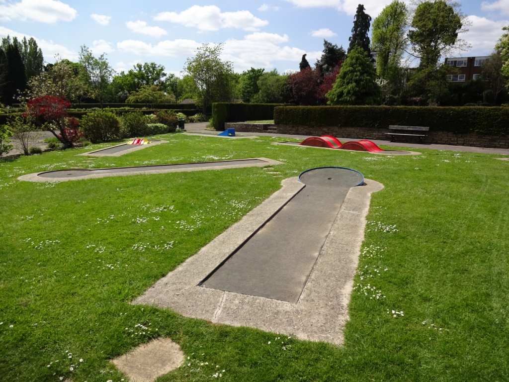 The Ham and Egger Files: Woking Park Crazy Golf course