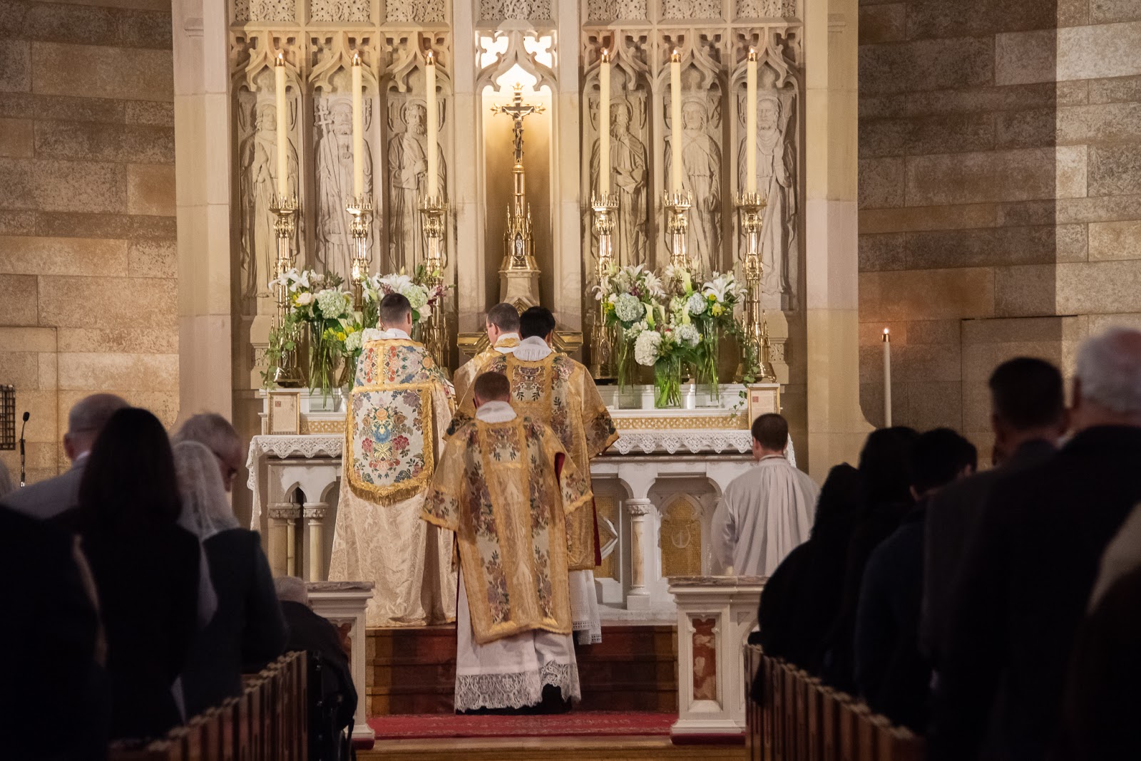 New Liturgical Movement: Photos of FSSP First Mass in Providence, RI