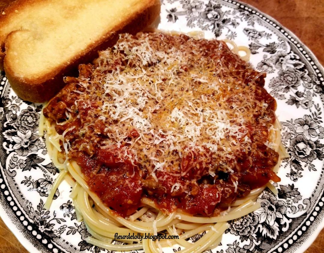 Fleur de Lolly: Slow Simmered Sunday Spaghetti