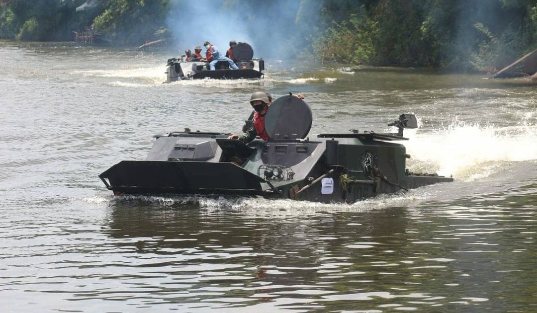 DEFENSE STUDIES: Begini Tahapan Uji Arung Ranpur Korps Marinir