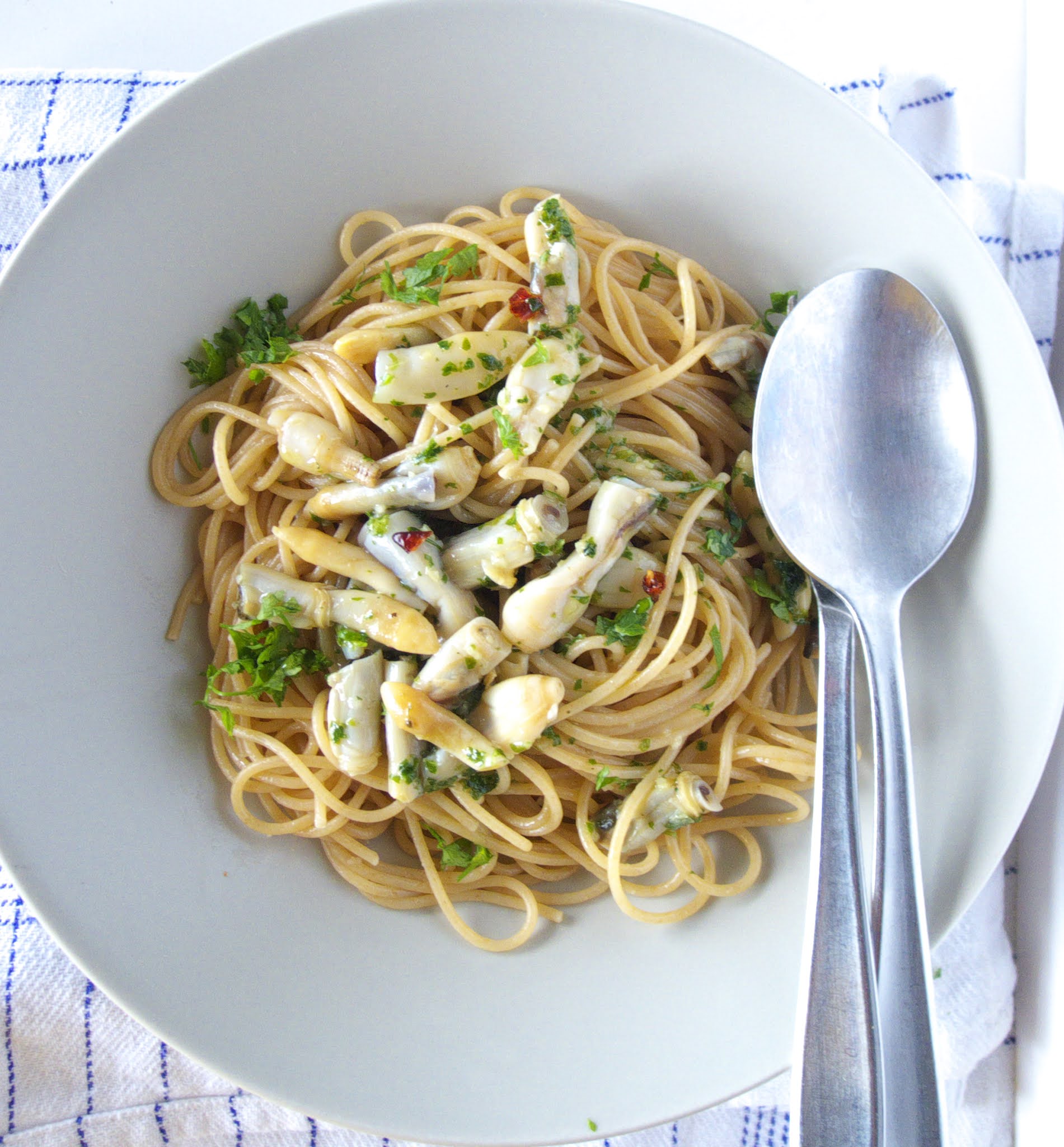 MY KITCHEN IN SPAIN: CAN´T PASS UP THE FISH VENDOR