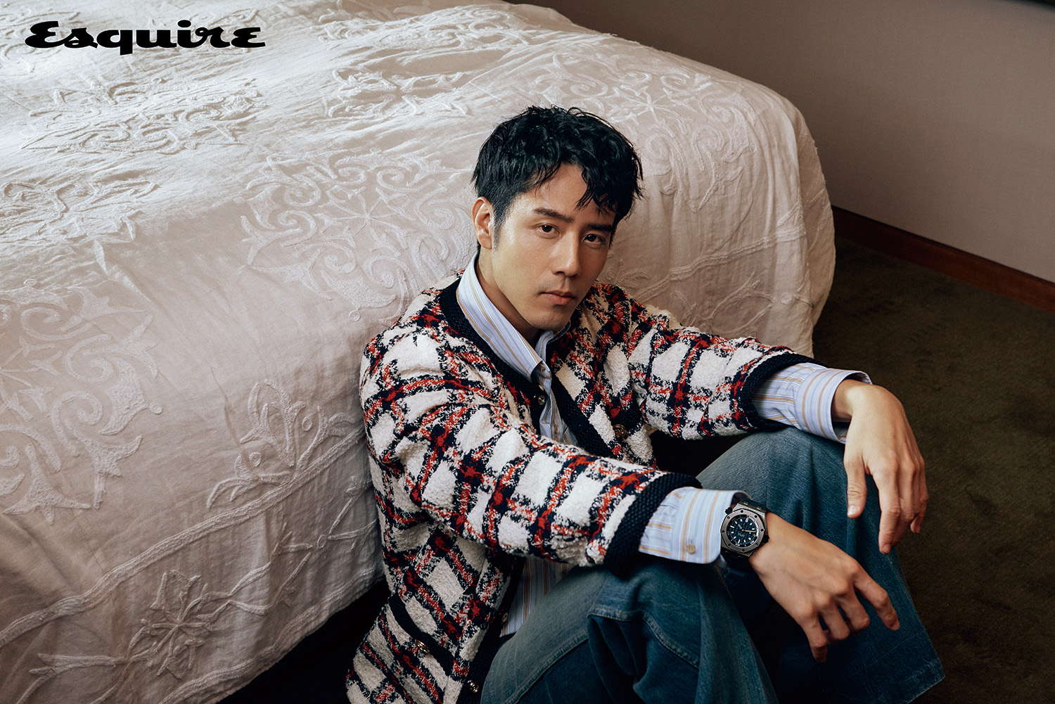 George Hu se enfunda en looks de Gucci para Esquire Taiwán en su número ...