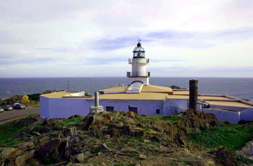VIAJA CON TONBO: ESTE: LOS PRIMEROS RAYOS DE SOL, CAP DE CREUS.