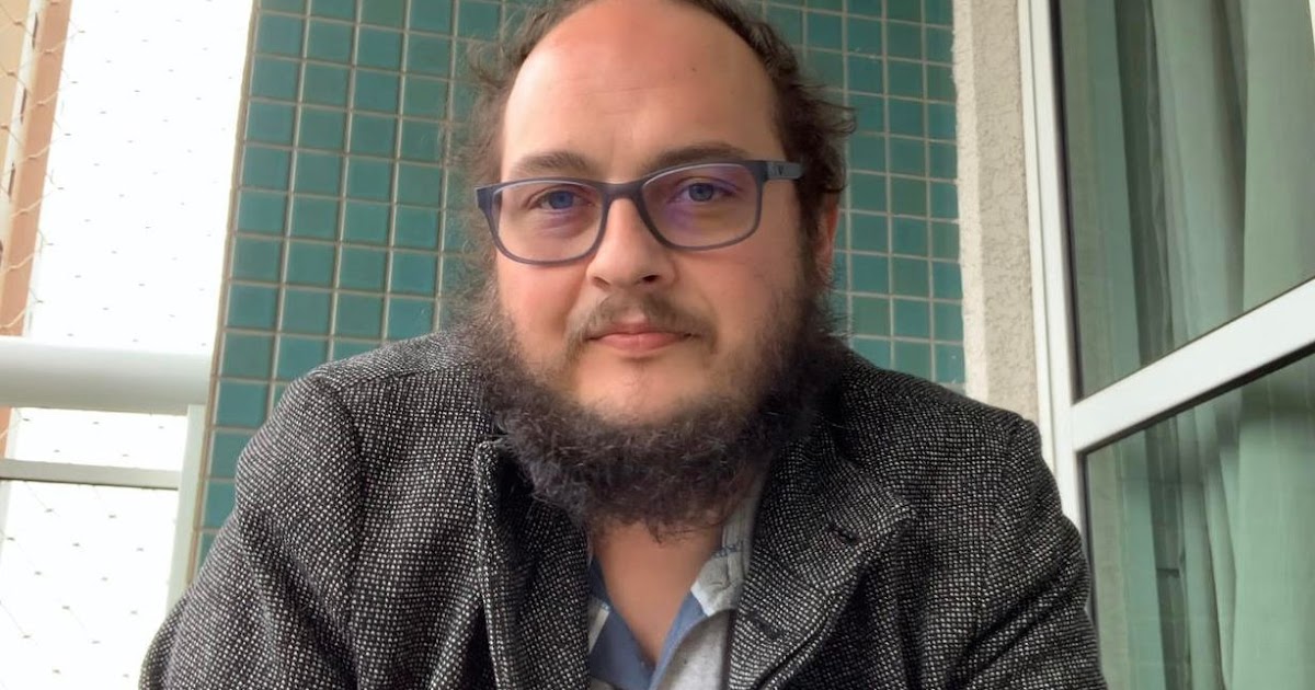 Adam Mattos e os livros “Alma em Pedaços” e “Devaneios de uma mente ...