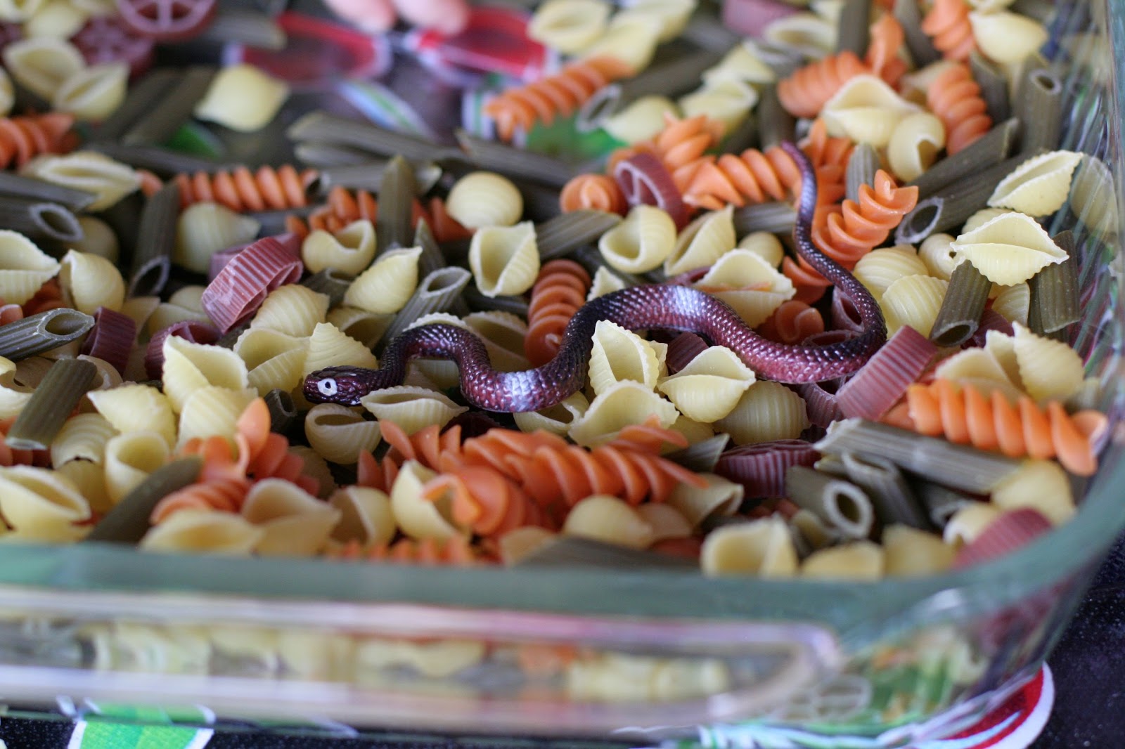 Super Easy Sensory Play: Dried Pasta