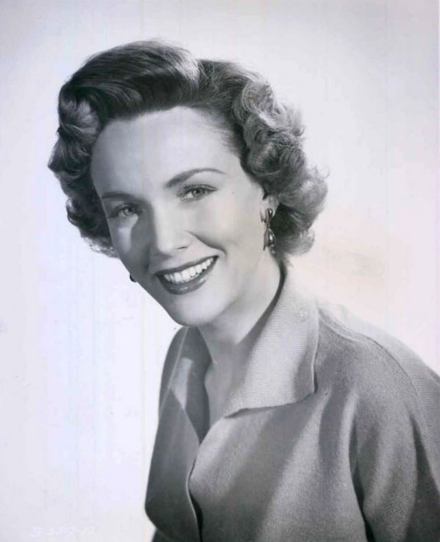 45 Glamorous Photos of Barbara Britton in the 1950s and '60s ~ Vintage ...