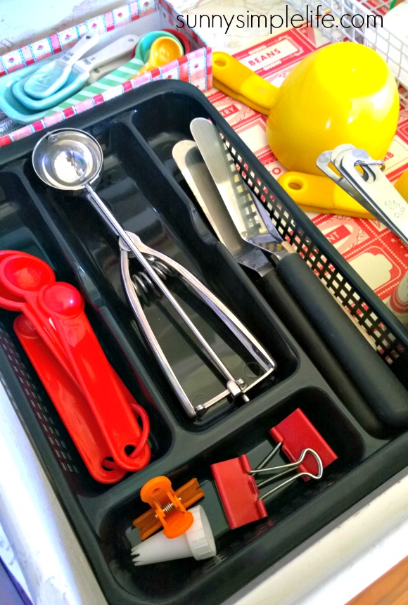 Sunny Simple Life: How To Organize A Baking Drawer