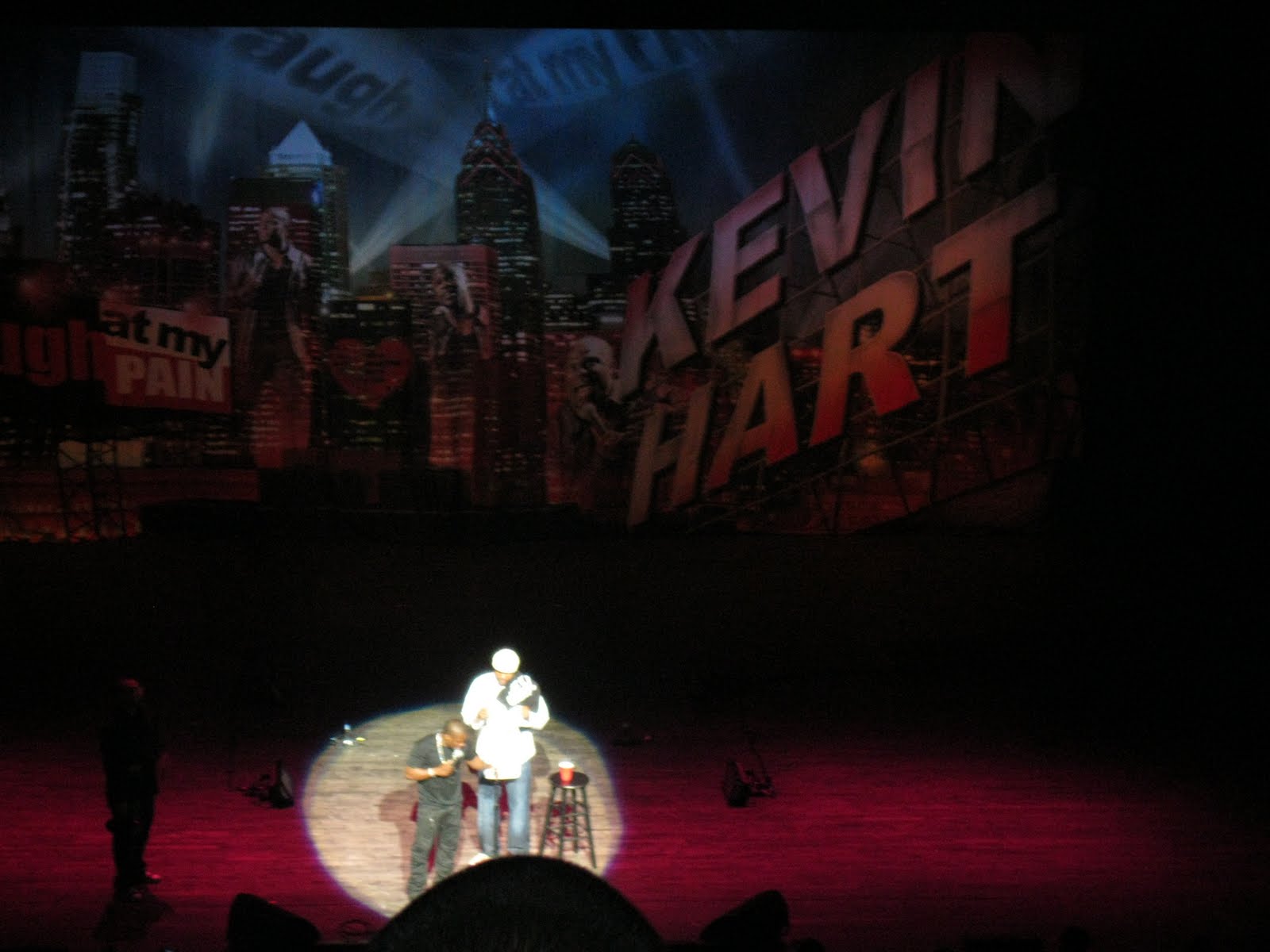 Comedian Kevin Hart Graces the Stage in Newark, New Jersey ~ Ooooooo La La!