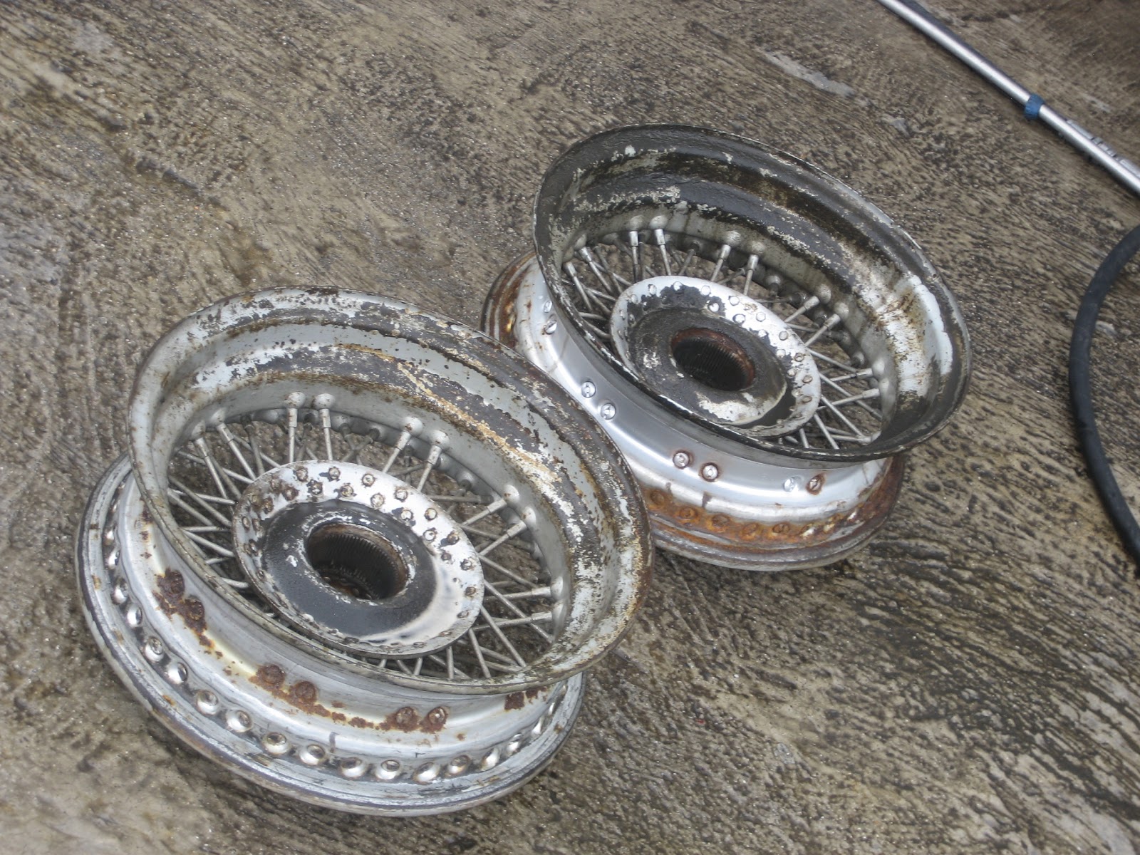 Austin Healey Sprite MK3 restoration: First parcel and wire wheels