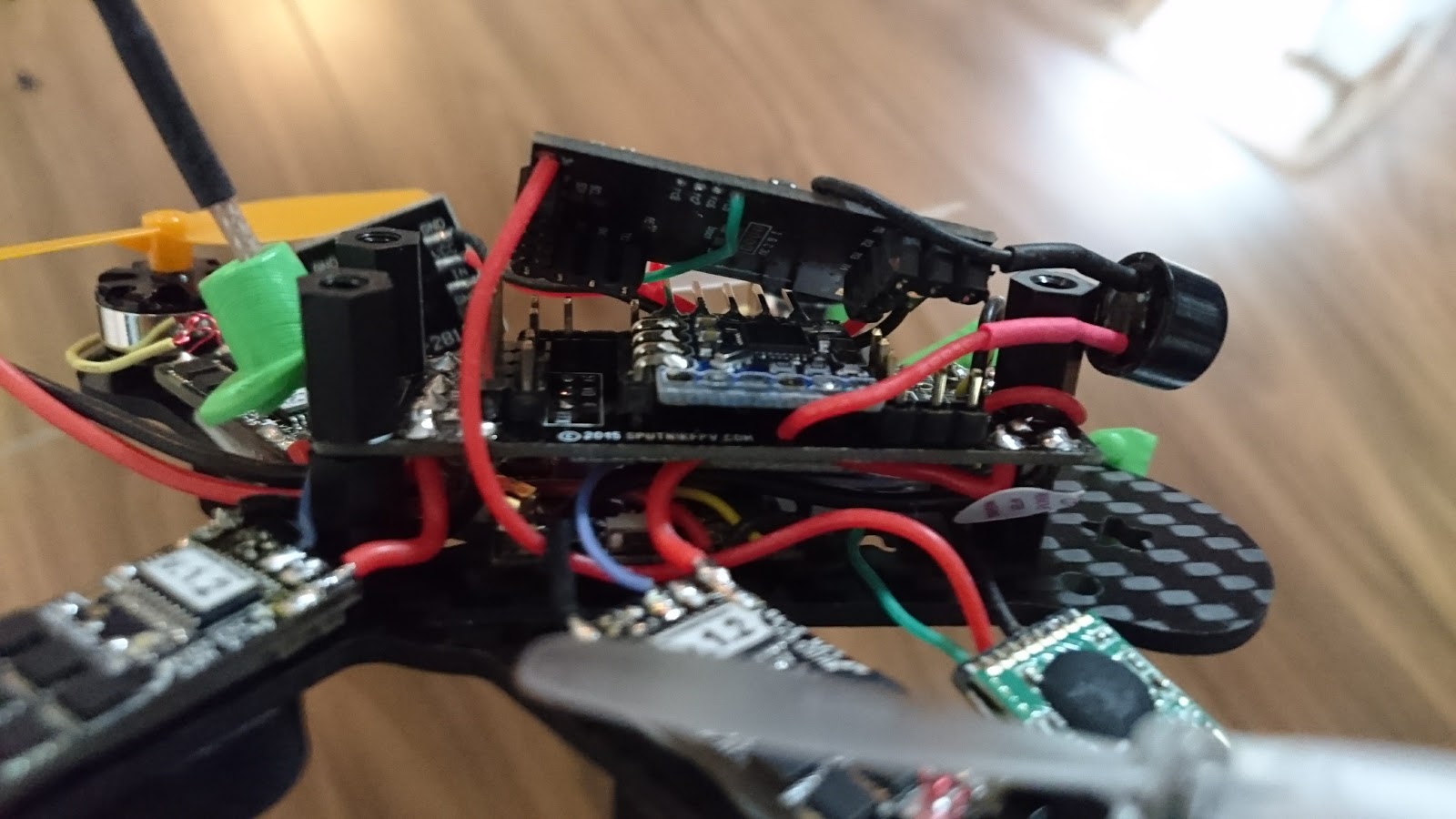 Sputnik SP99 で 超小型ブラシレスレーサー② ～組み立て～