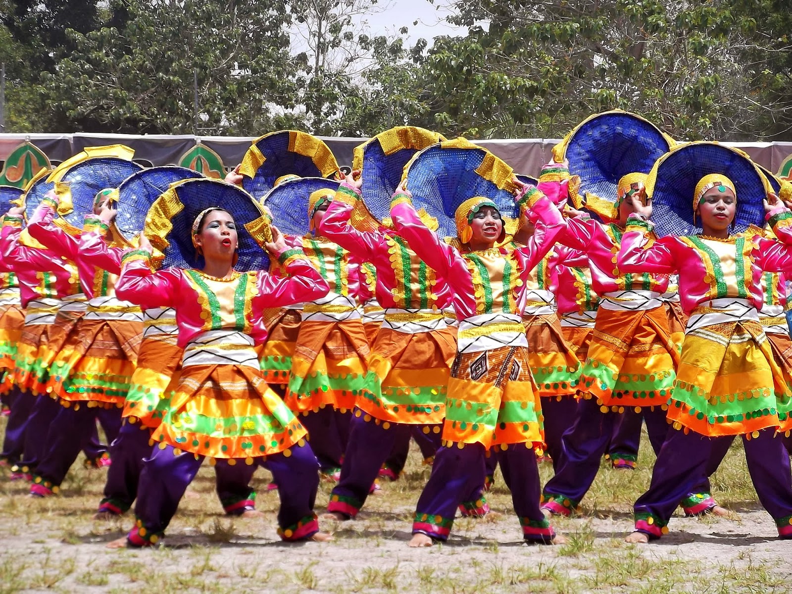 The Walking Tripod: Festival Photos: Talakudong Street Dancing and ...