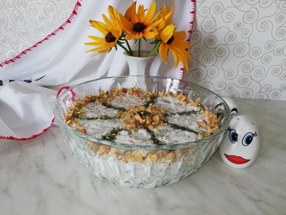 Sunčane staze: Tarator / taratur salata - hladna supa koja se često ...