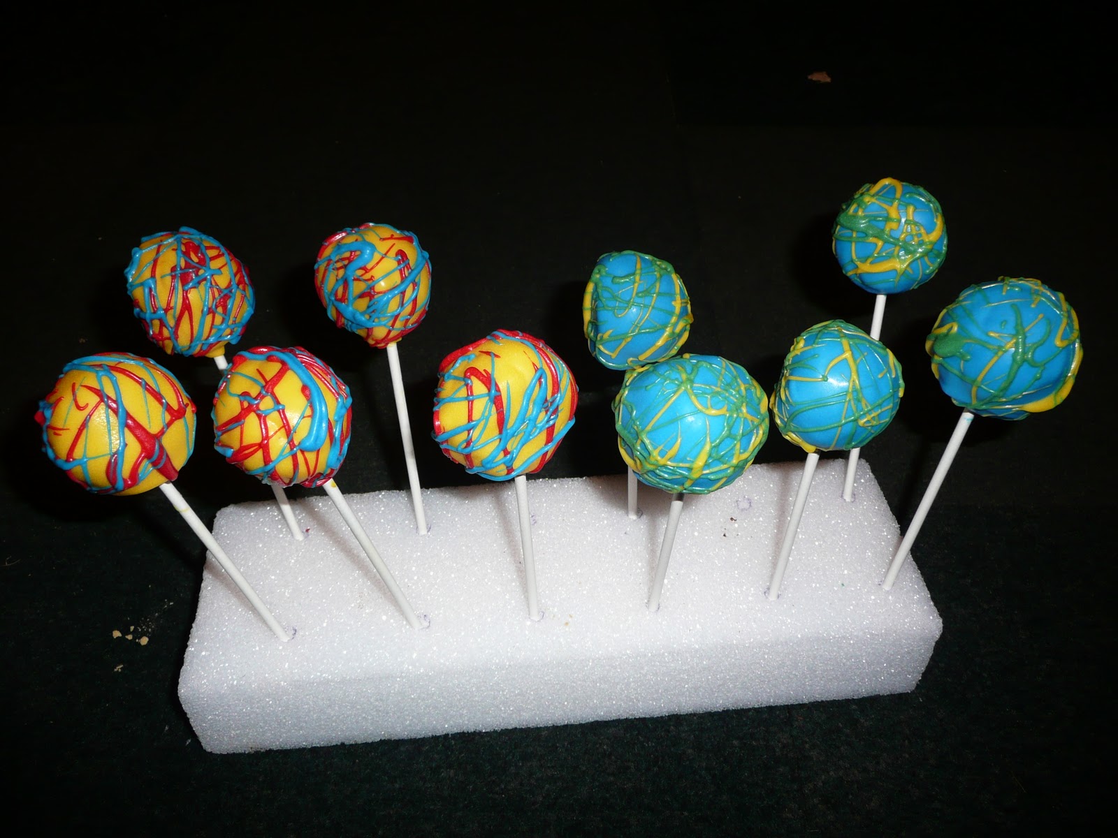 Desserts by Robin: Good Night Moon Cake Pops
