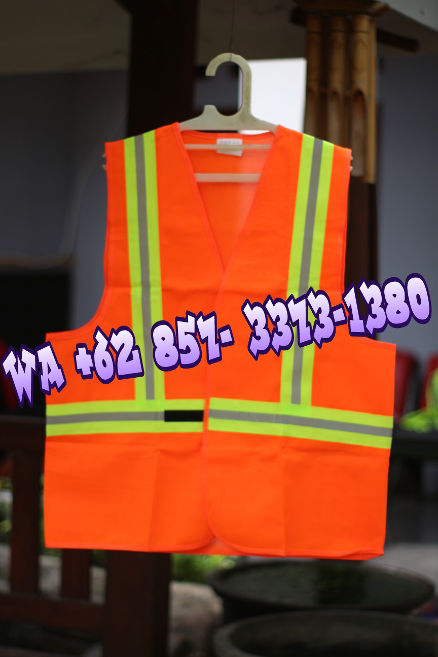 SAFETY VEST PROYEK: 7 Manfaat Menggunakan Rompi Safety