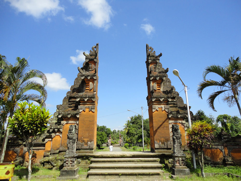 Lingsar Hindu Temple, Unique Pura in Lombok Island ~ Malay Travel and Tour