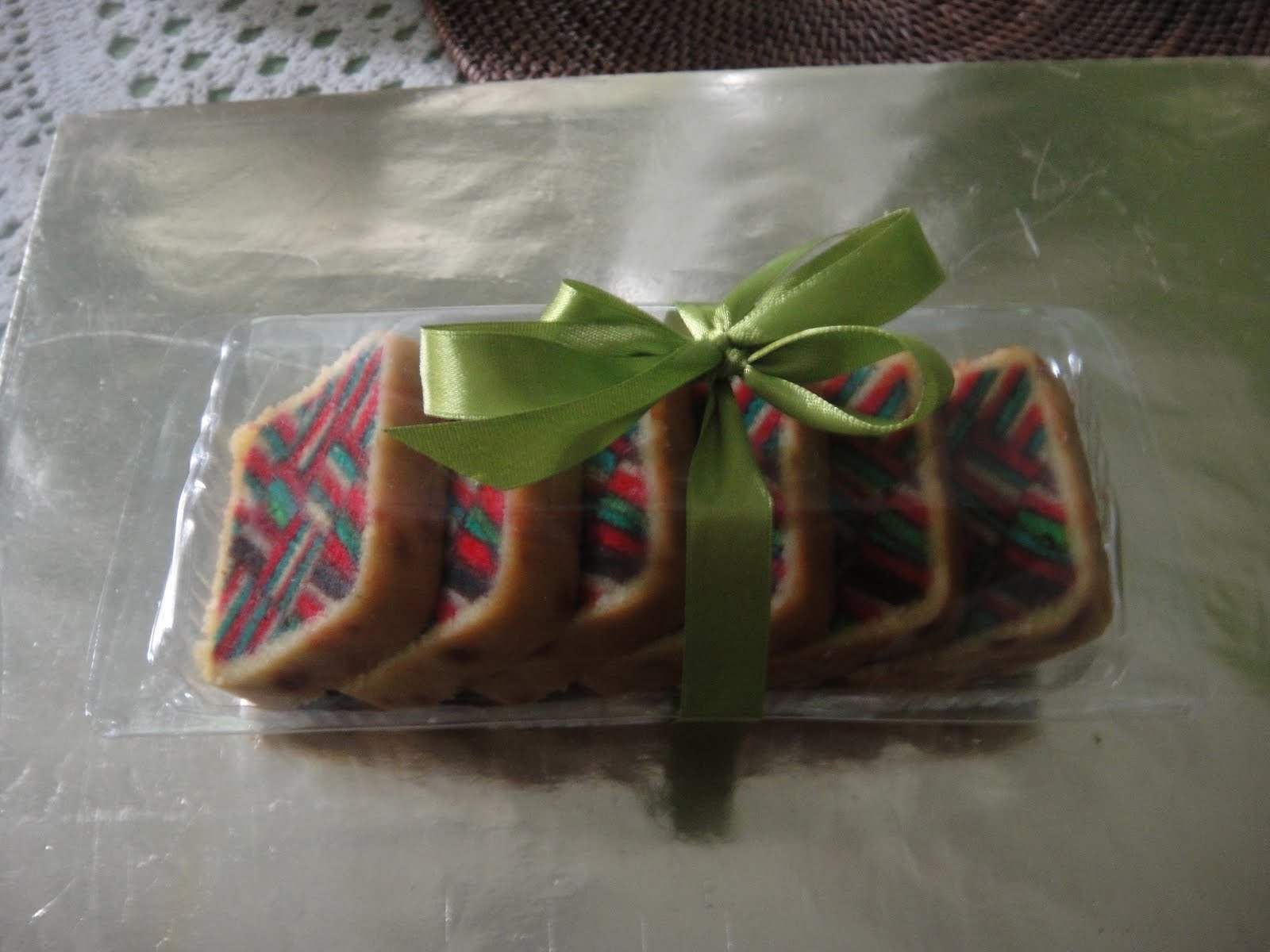 MY LOVELY FONDANT CUP CAKES N CHOCOLATES.: packaging for kek lapis sarawak