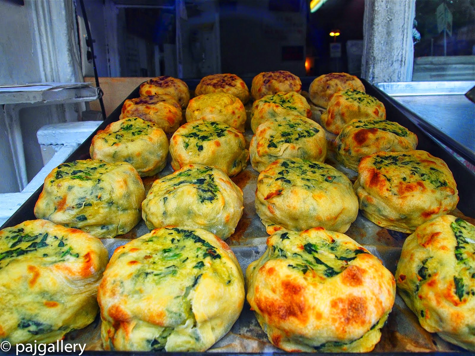 A Hobo's Travelogue: Yonah Shimmel Knish Bakery, NYC
