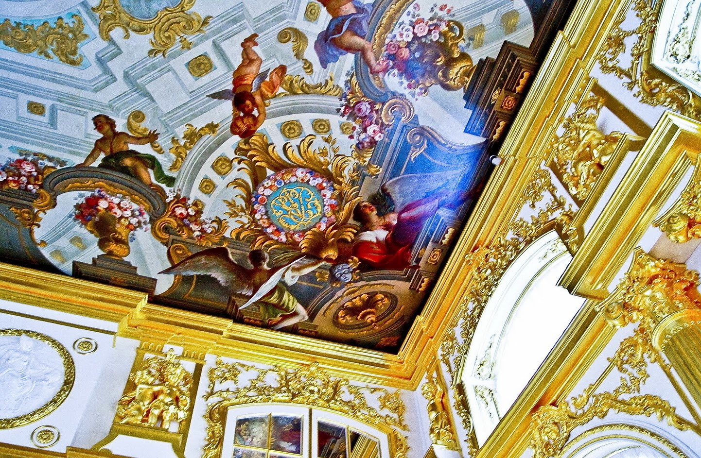 loveisspeed.......: The Catherine Palace is a Rococo palace located in ...