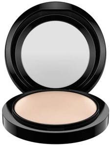 7 Makeup Essentials To carry In Your Bag