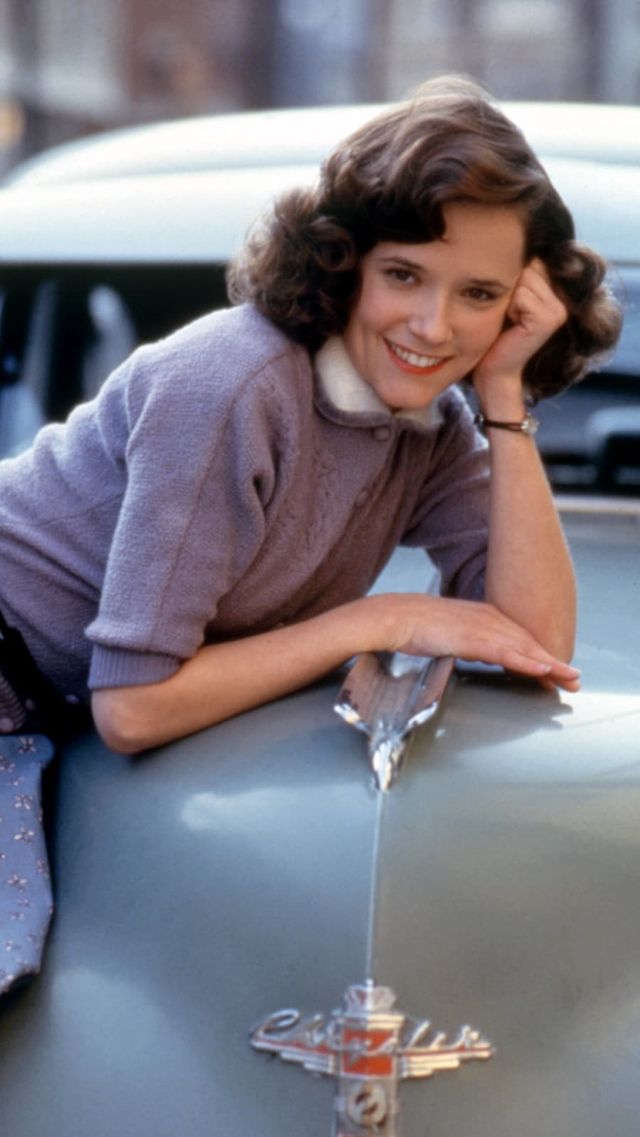 30 Gorgeous Portrait Photos of a Young Lea Thompson in the 1980s ...