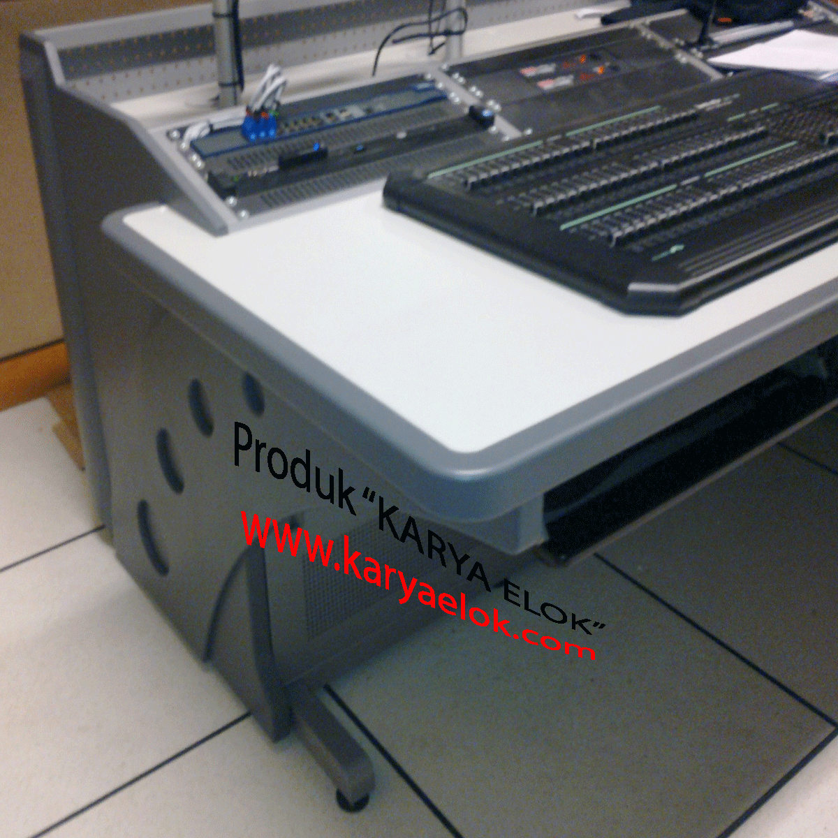 Meja Editing (Console Editing) | Your Blog Description