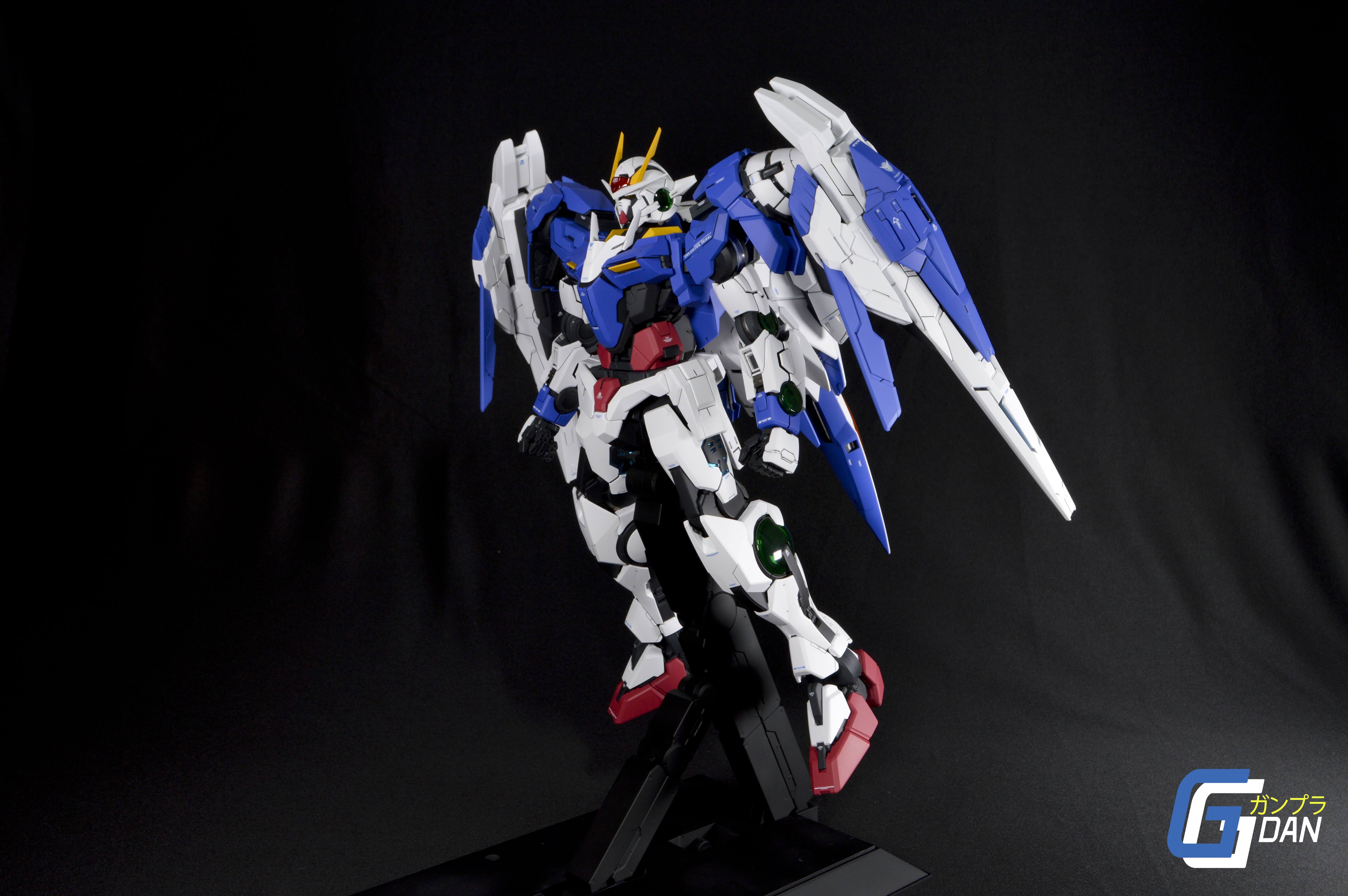 Perfect Grade Gundam 00 Raiser