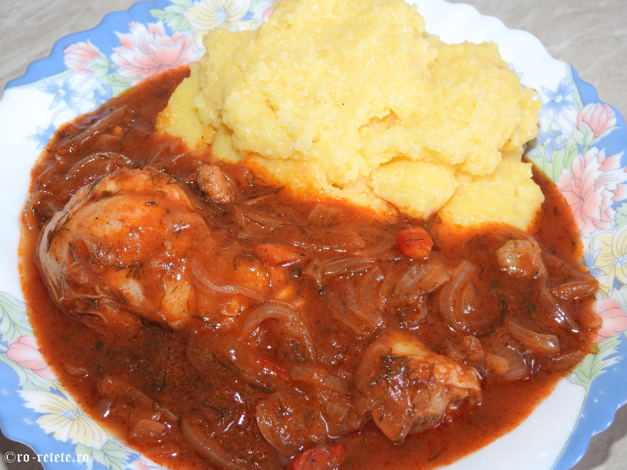 Tocanita de pui cu ceapa si ardei reteta | RO-Retete.ro