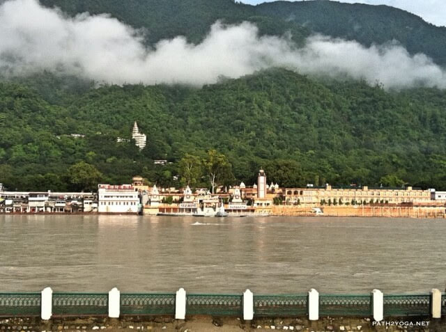 Where to Stay in Rishikesh? Try the Parmarth Niketan Ashram | Path to Yoga