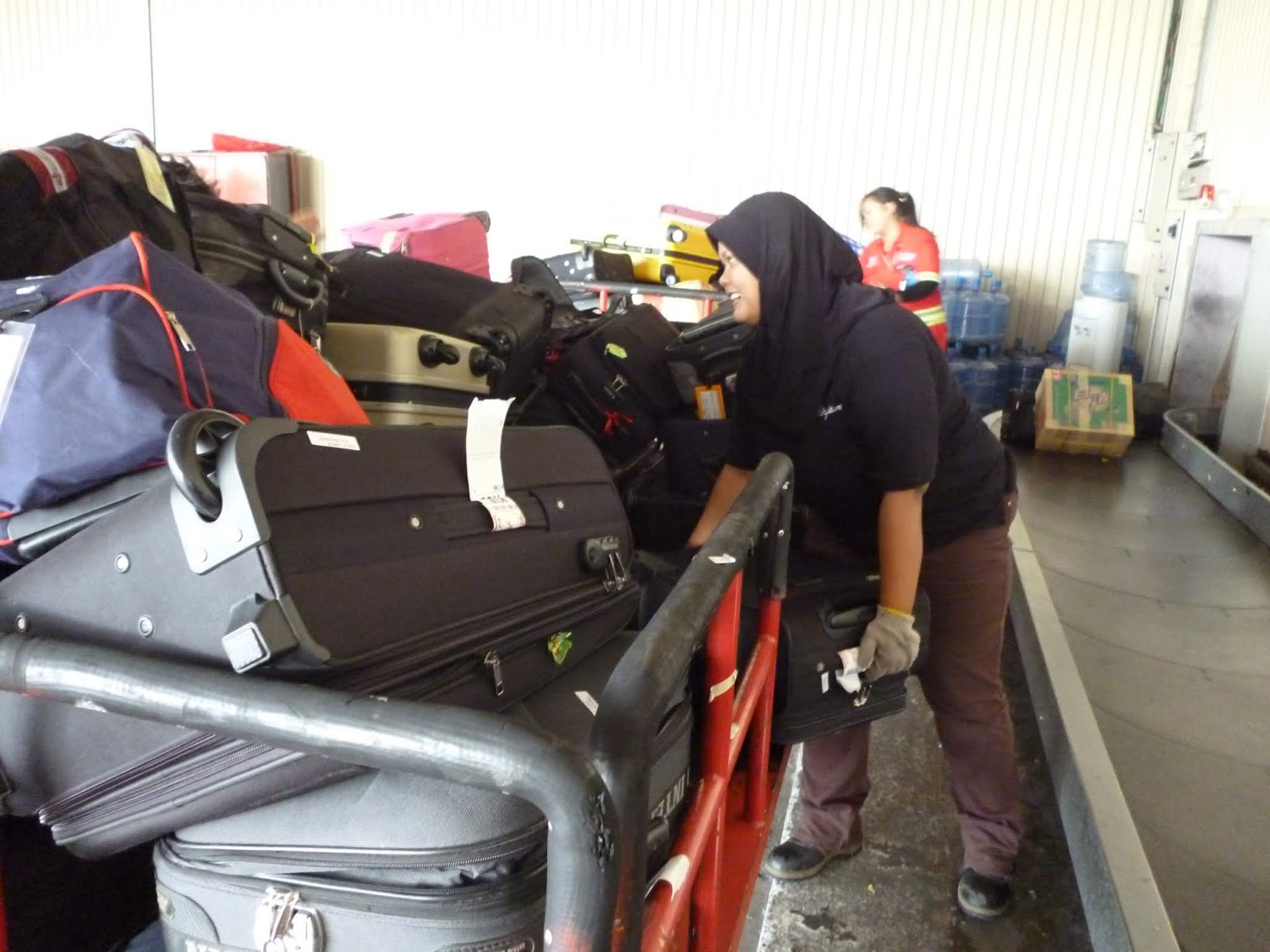 It's Mir Mira blog...: Kerjaya sebagai Ramp Agent ( Airasia )