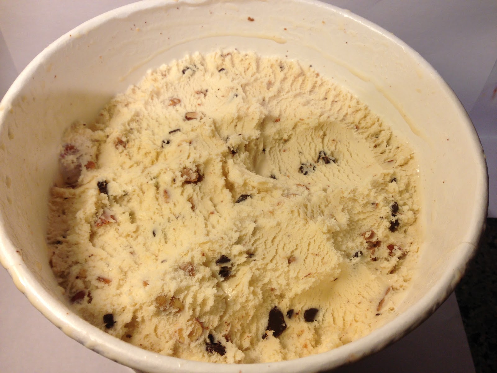 Crazy Food Dude: Review: Blue Bell Moo-llenium Crunch Ice Cream