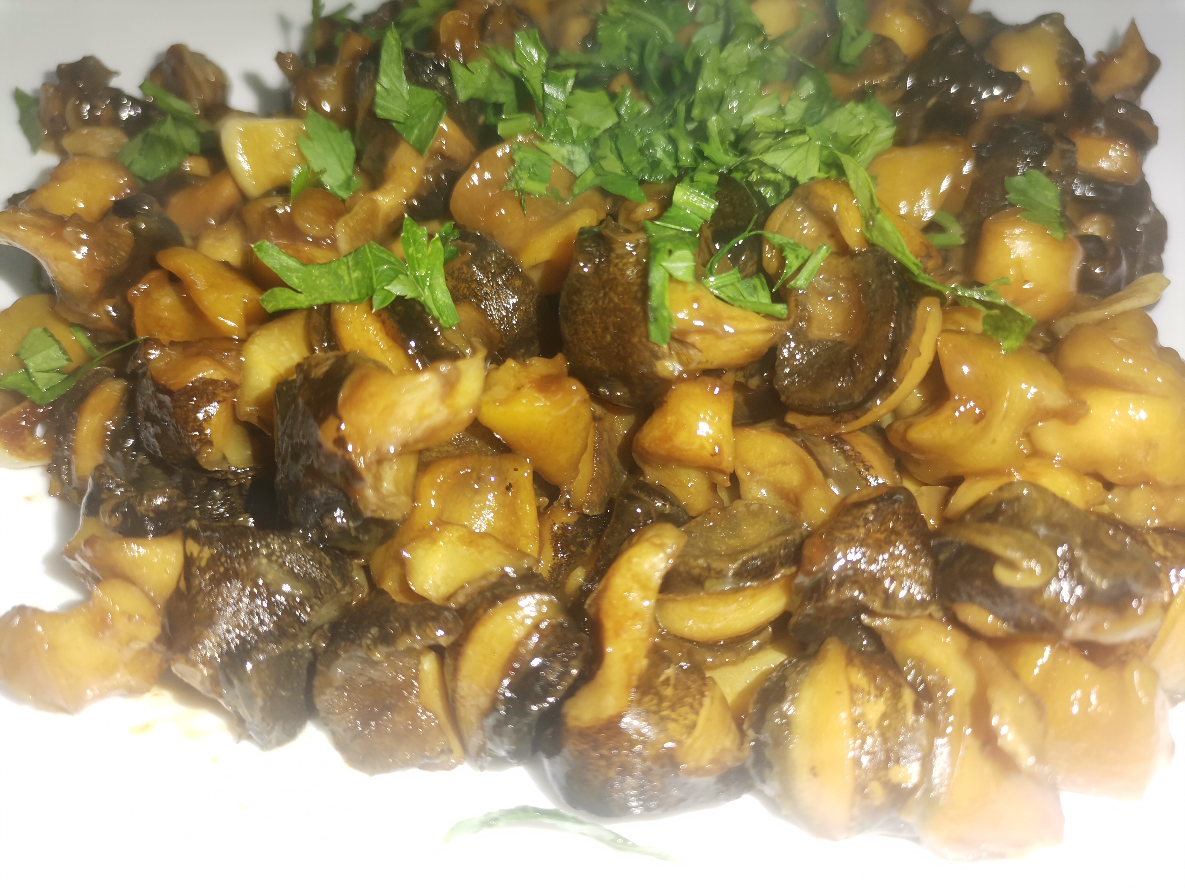 Rapane in sos cu vin de sfecla rosie, unt si usturoi