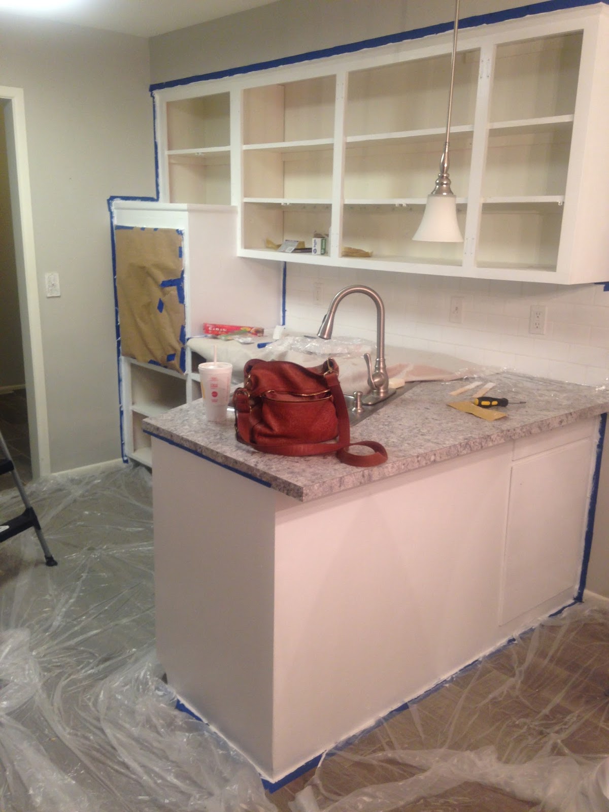 Lyndi's Projects: Repainting Kitchen Cabinets