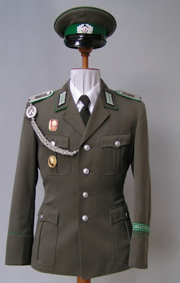 DDR Uniformen, Ausrüstung und Abzeichen: Uniformen aus dem Buch ...