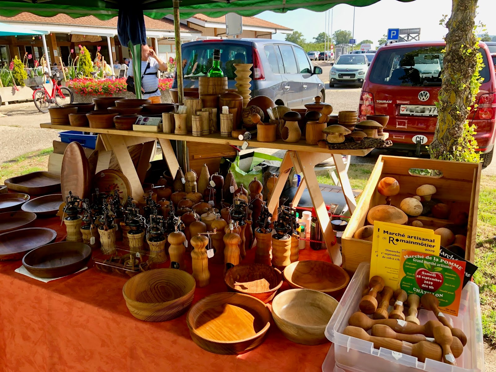 Hans-Ueli Bader, Tourneur sur bois: Photos d'un marché artisanal