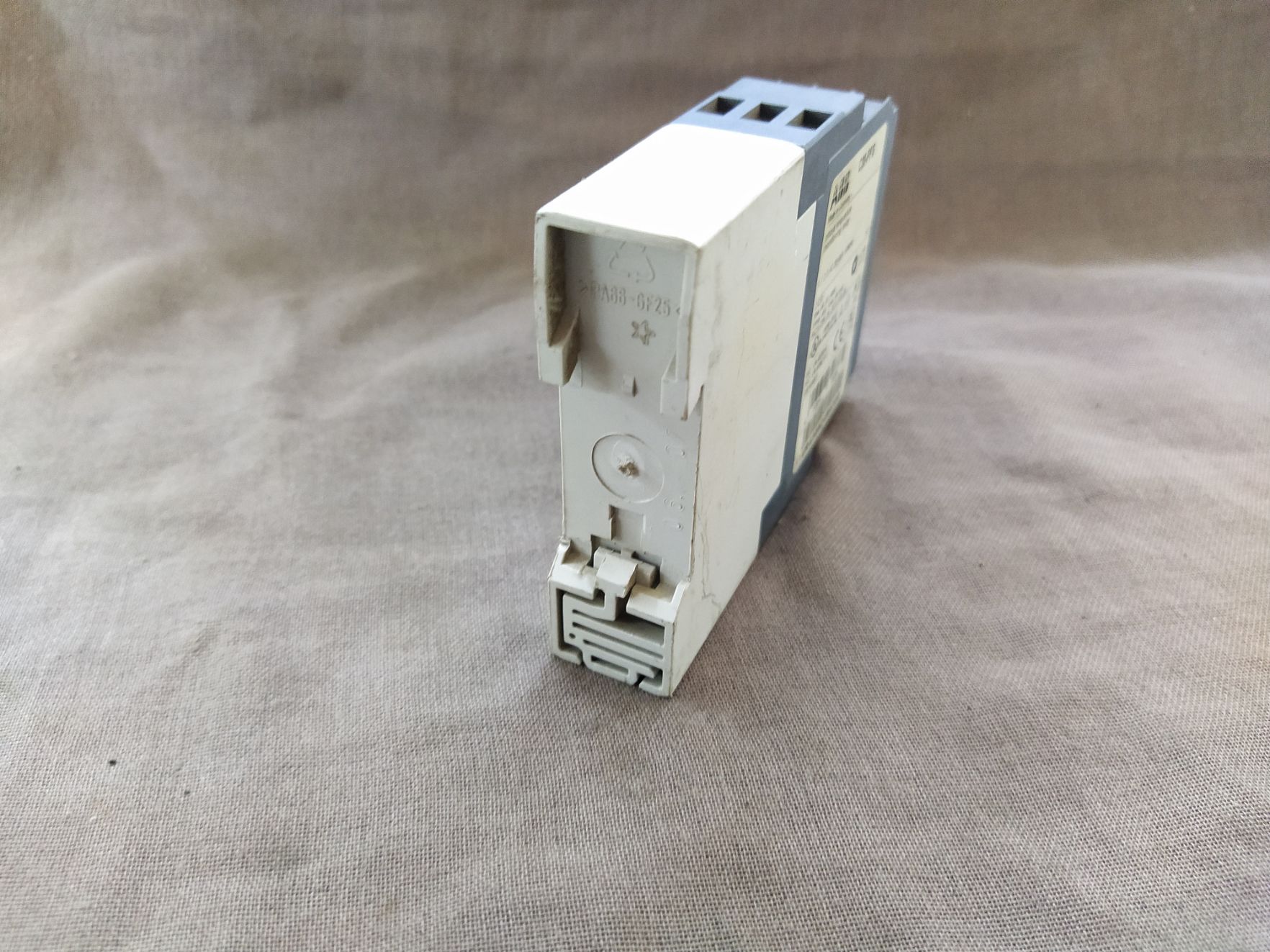 ABB CM-PFS PHASE SEQUENCE MONITORING RELAY 1SVR430824R9300