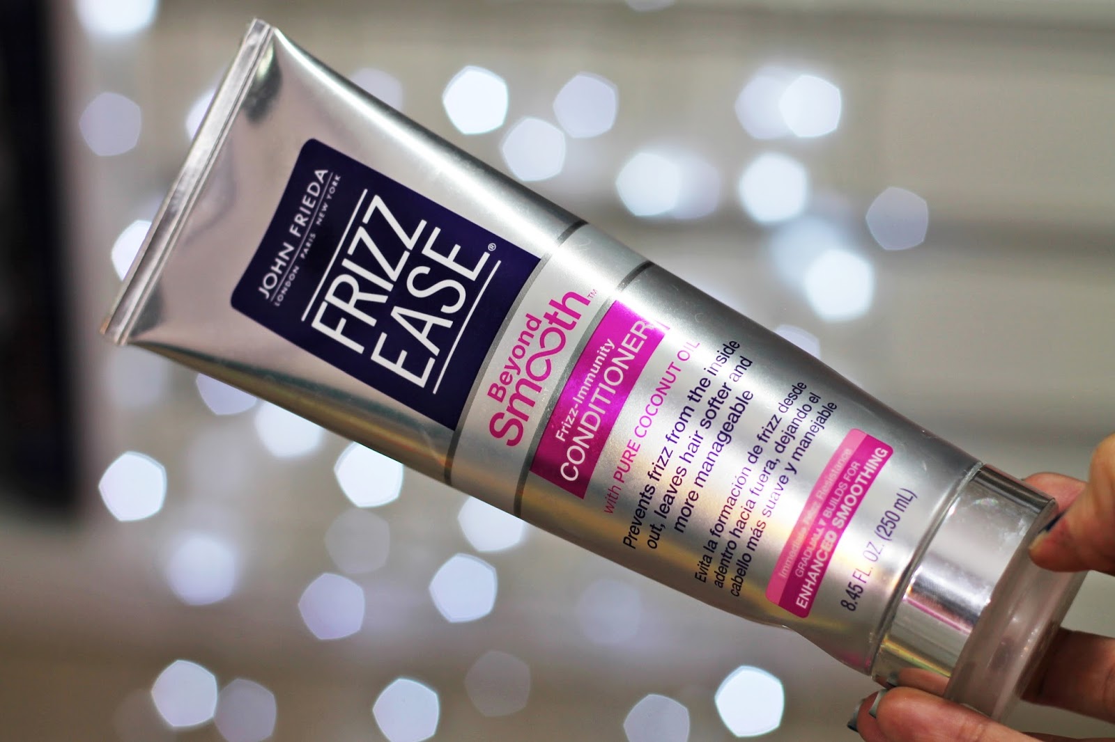 Camilla Amaral Blog: Resenha Linha Frizz Ease - John Frieda