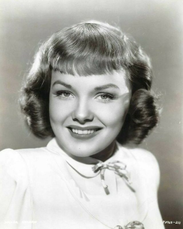 Gorgeous Photos of Wanda Hendrix in the 1940s and ’50s ~ Vintage Everyday