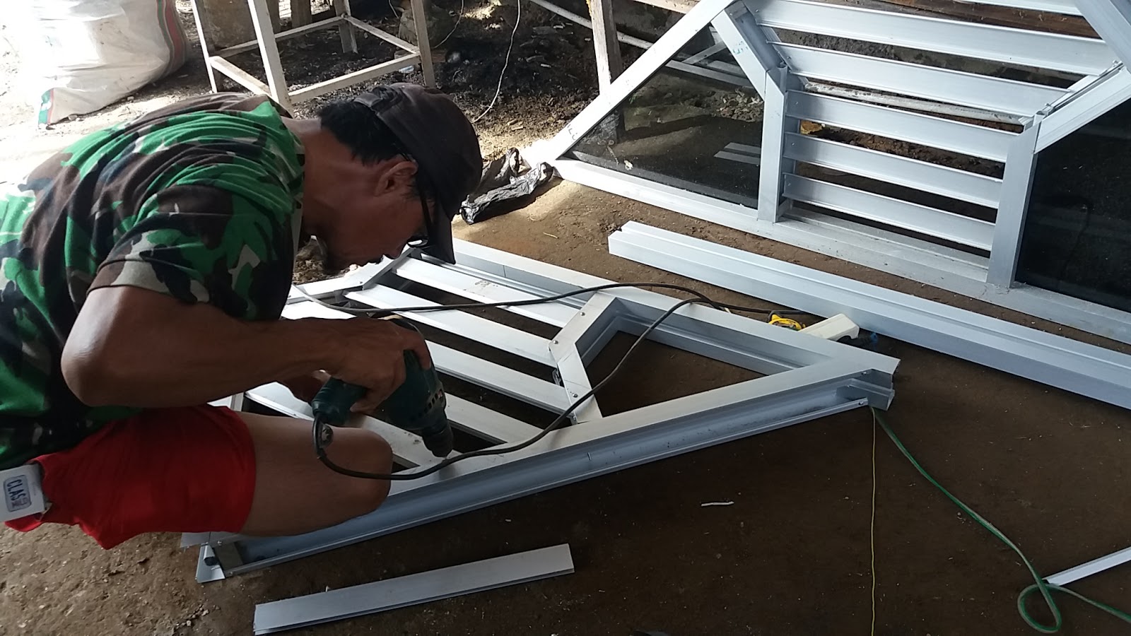 Pembuatan Jalusi atap rumah | CV.NURUL INDAH