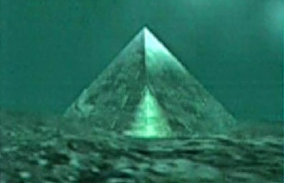World History: The crystal pyramids under water in the middle of the ...