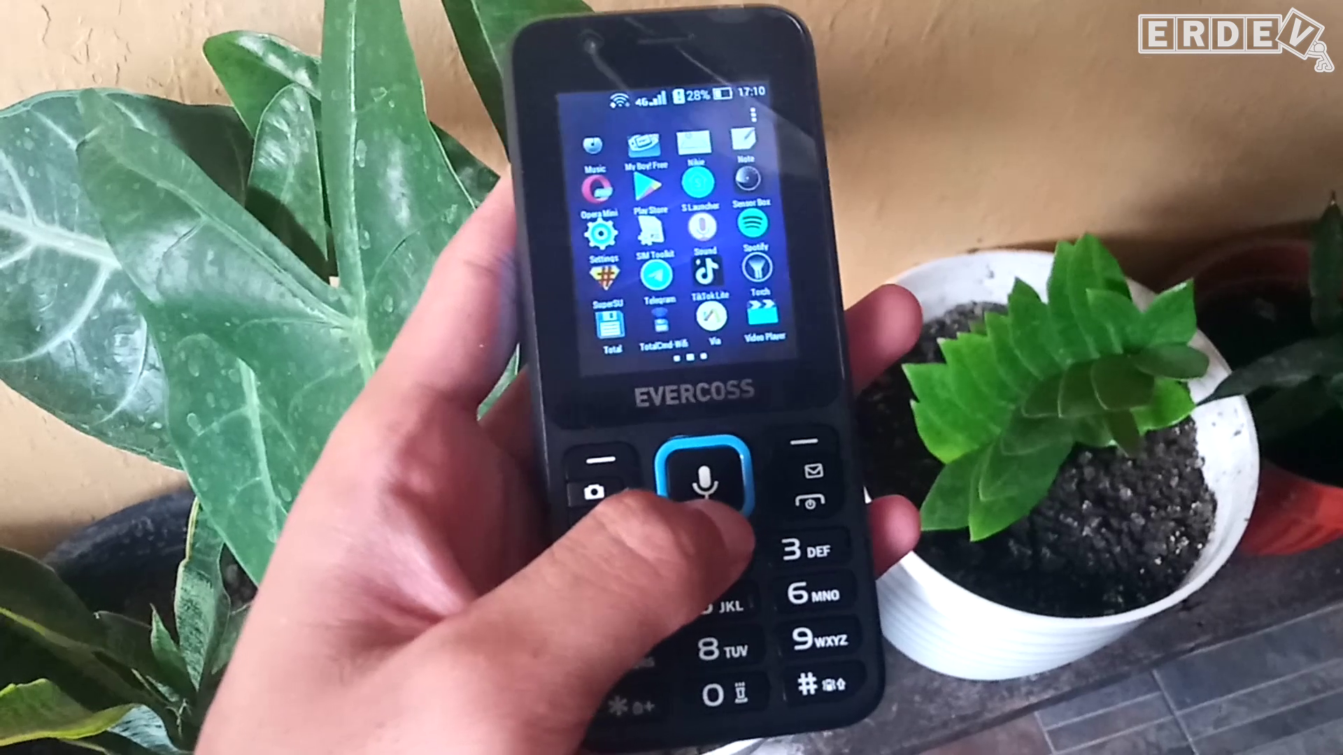 Evercoss i2, HP Unik Model Jadul Bisa Jalanin Aplikasi dan Game Android ...