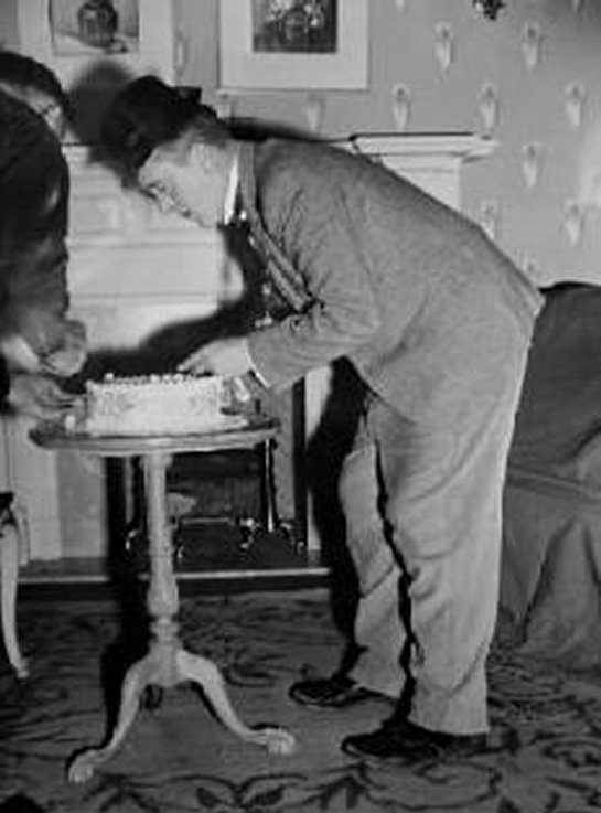 Laurel And Hardy BEHIND THE SCENES: BLOCKHEADS (1938)