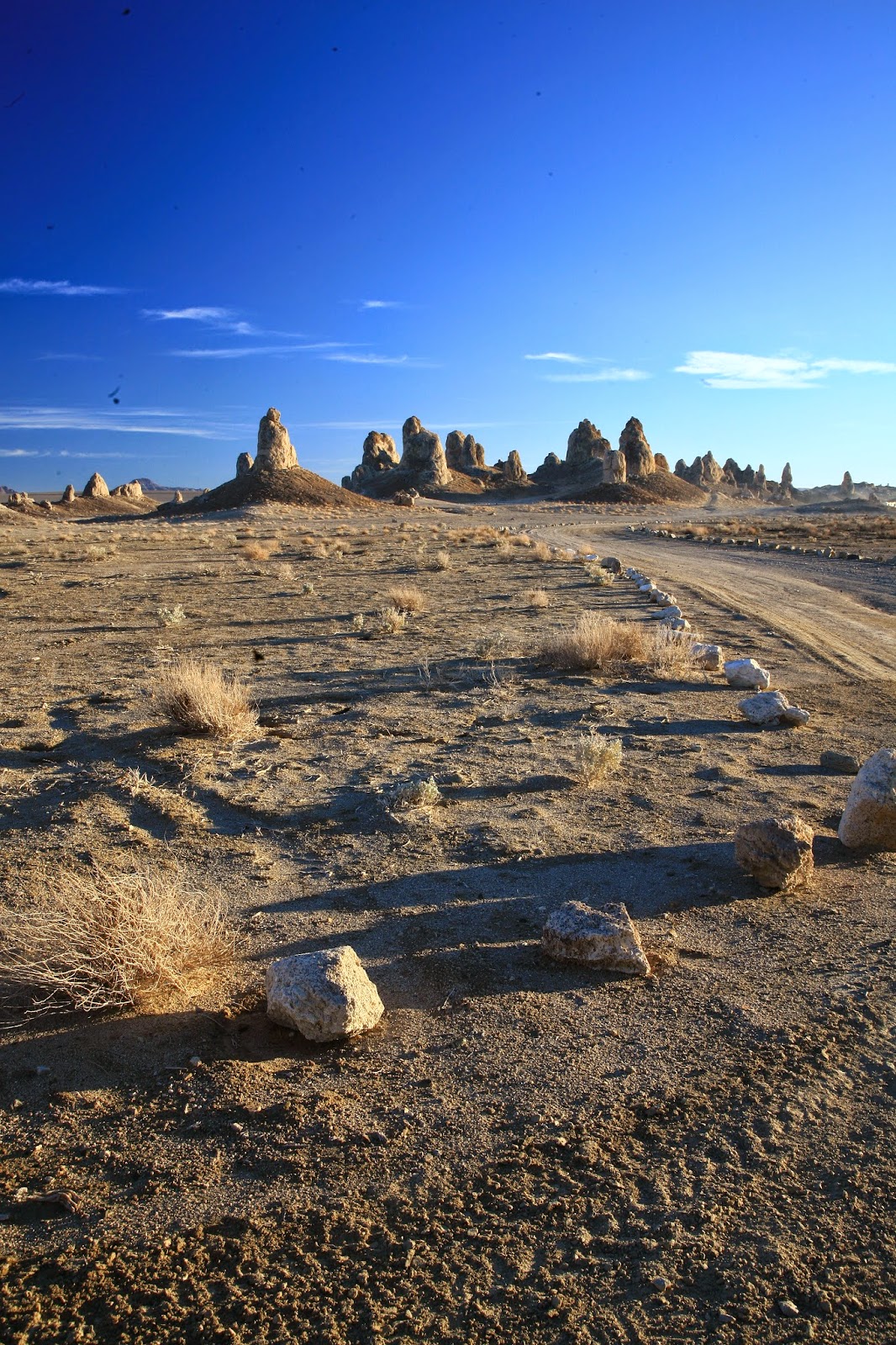 kate's california camping: 화성에서 달리는 기분을 느끼고 싶은 오프로드 장소 Trona Pinnacles ...