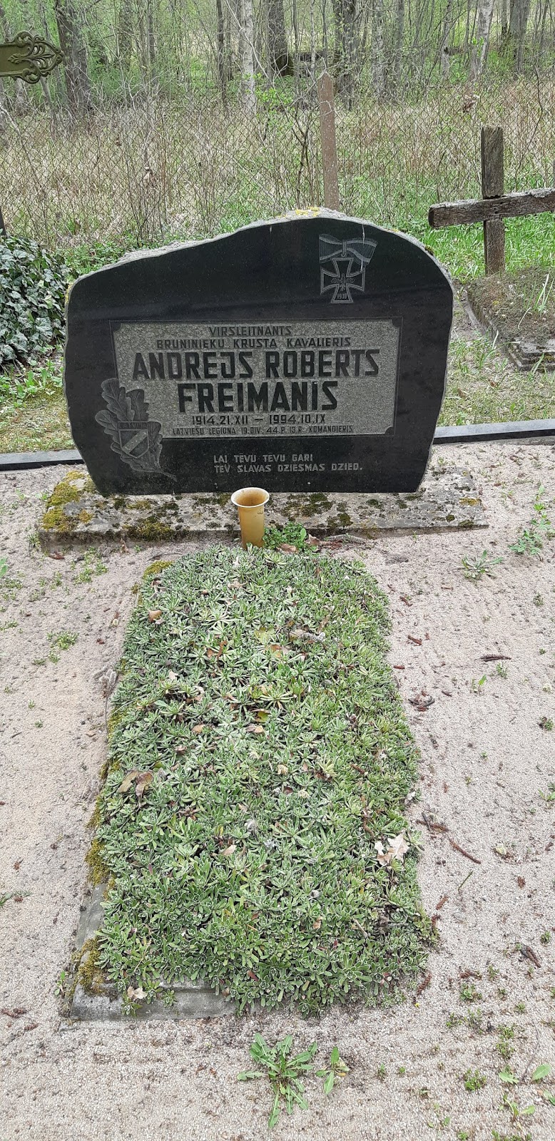 Latviešu karavīru kapi un piemiņas vietas: Otaņķu pagasta Baidzeles ...