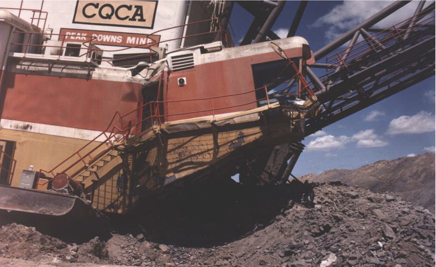 Mining Mayhem: Dragline Bench Failure